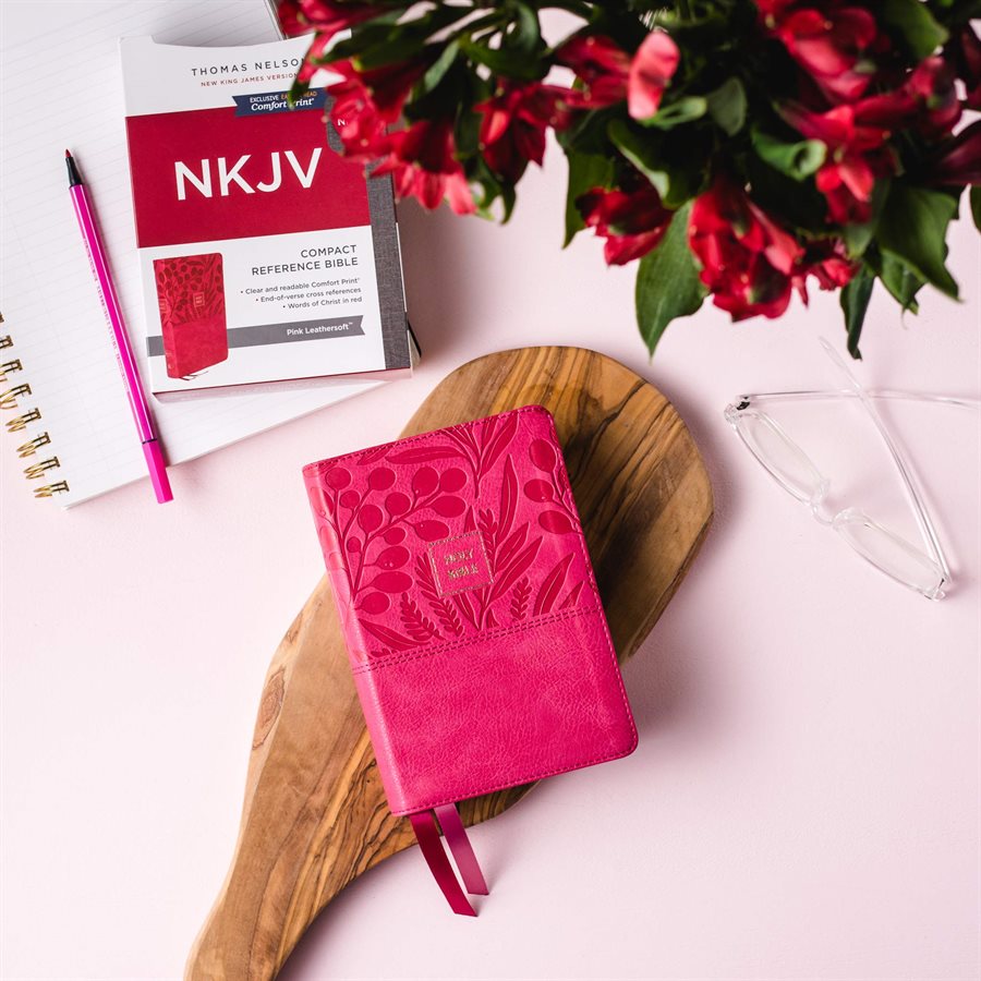 NKJV Compact Reference Bible, Comfort Print--soft leather-look, pink ...